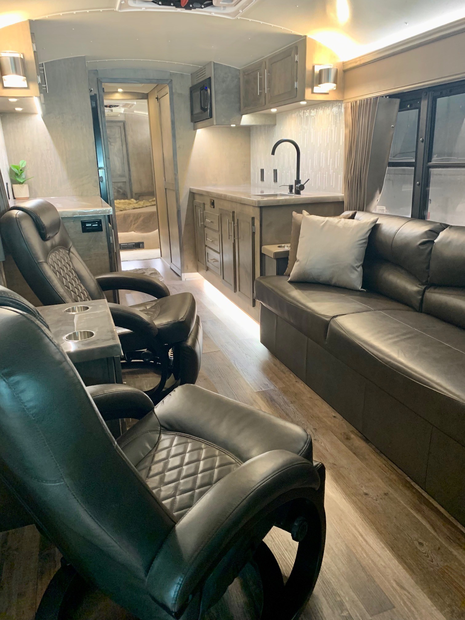 Skoolie Conversion - Northeast Luxury Coach