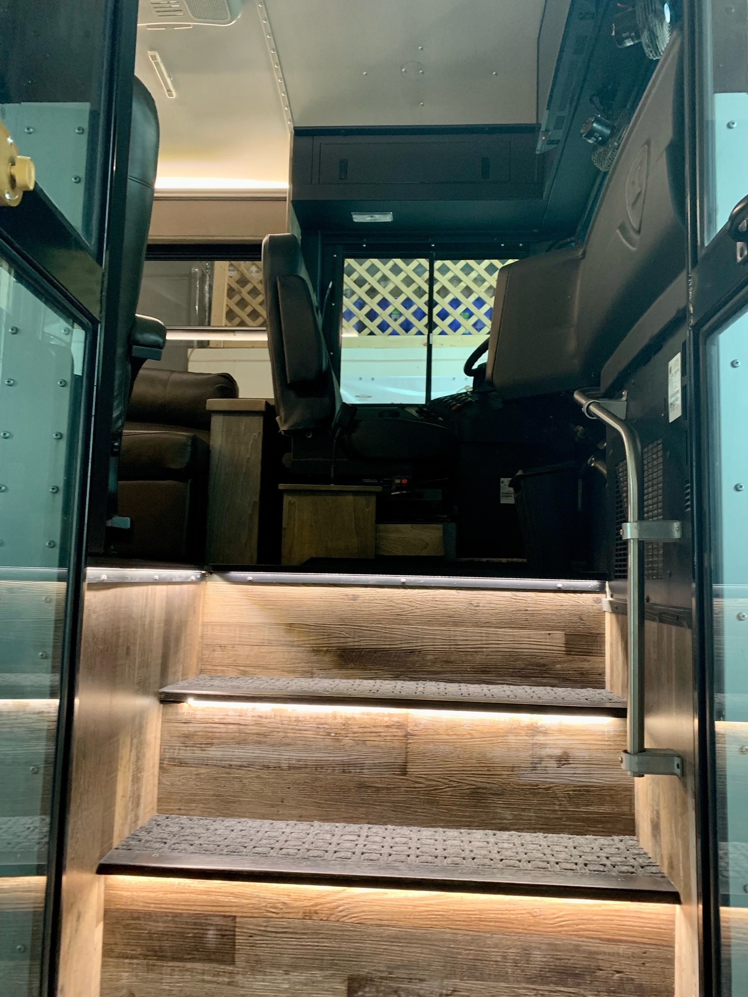 Skoolie Conversion - Northeast Luxury Coach